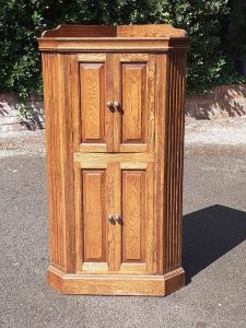Oak floor standing corner unit - Dronfield Antiques of Sheffield